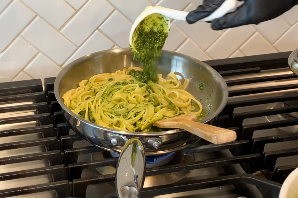 Easy Pesto Pasta - Delishdoers