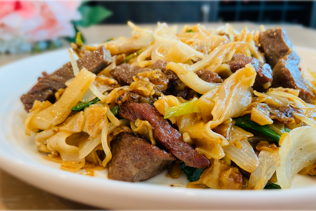 Easy Beef Chow Fun (乾炒牛河) Made at Home - Delishdoers